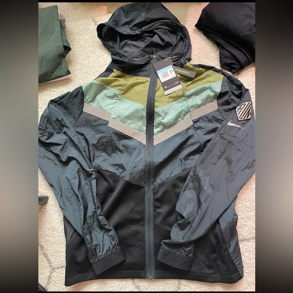 Nike | Jackets & Coats | Nike Windrunner Wild Run Mens Jacket Green ...